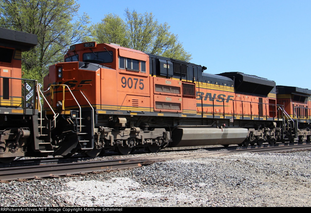 BNSF 9075